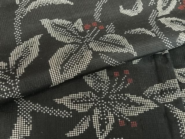 平和屋着物○本場大島紬 一元7マルキ 花菱文 黒地 正絹 逸品 AABA4633ck