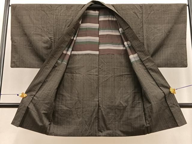 平和屋着物●男性　紬　縞　羊羹色　正絹　逸品　AAAV9116np 平和屋着物○男性 紬 縞 羊羹色 正絹 逸品 AAAV9116np