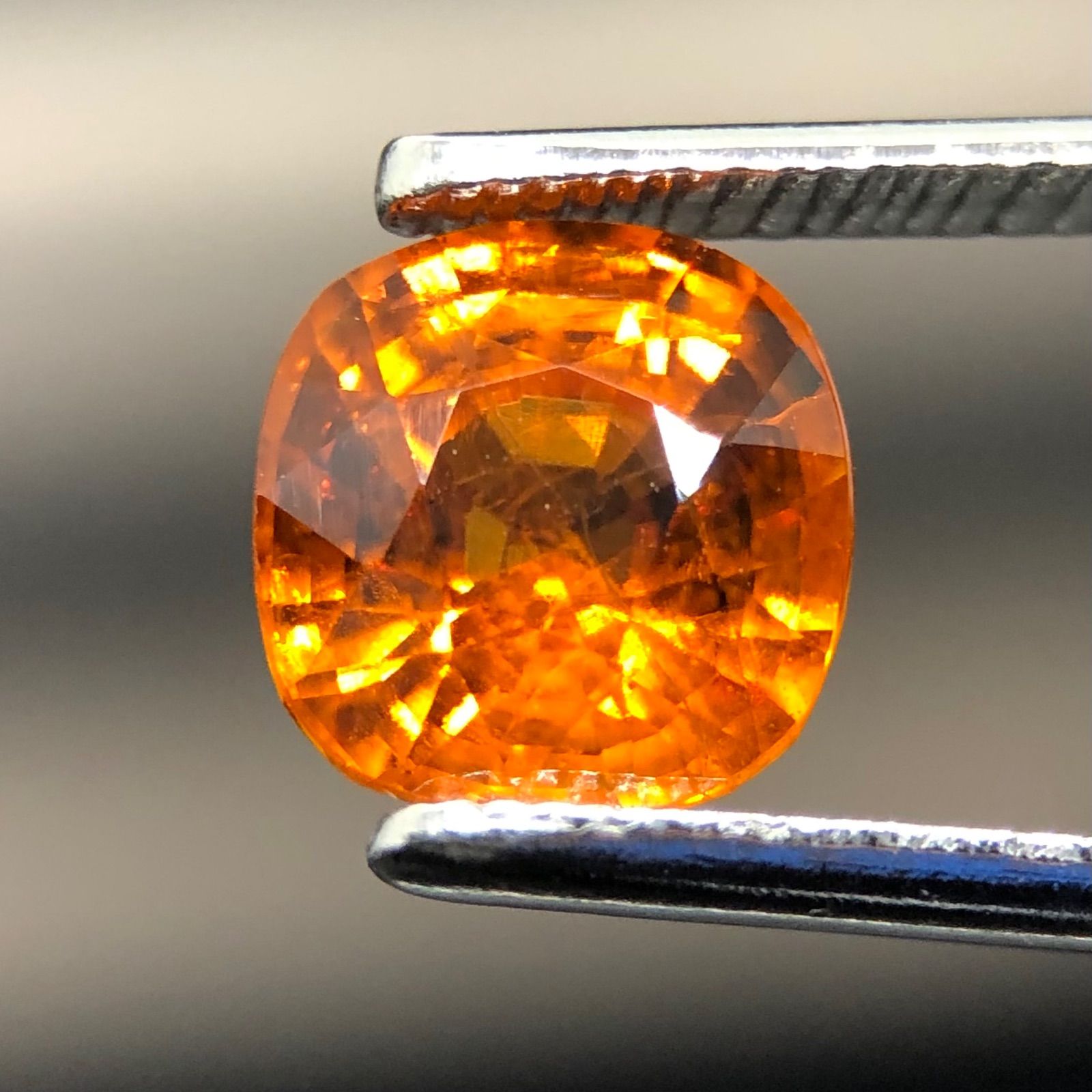 【オススメ】天然スペサルティンガーネット(マンダリン) 2.53ct 美発色 輝き抜群 希少 AIGS鑑別書付き - メルカリ