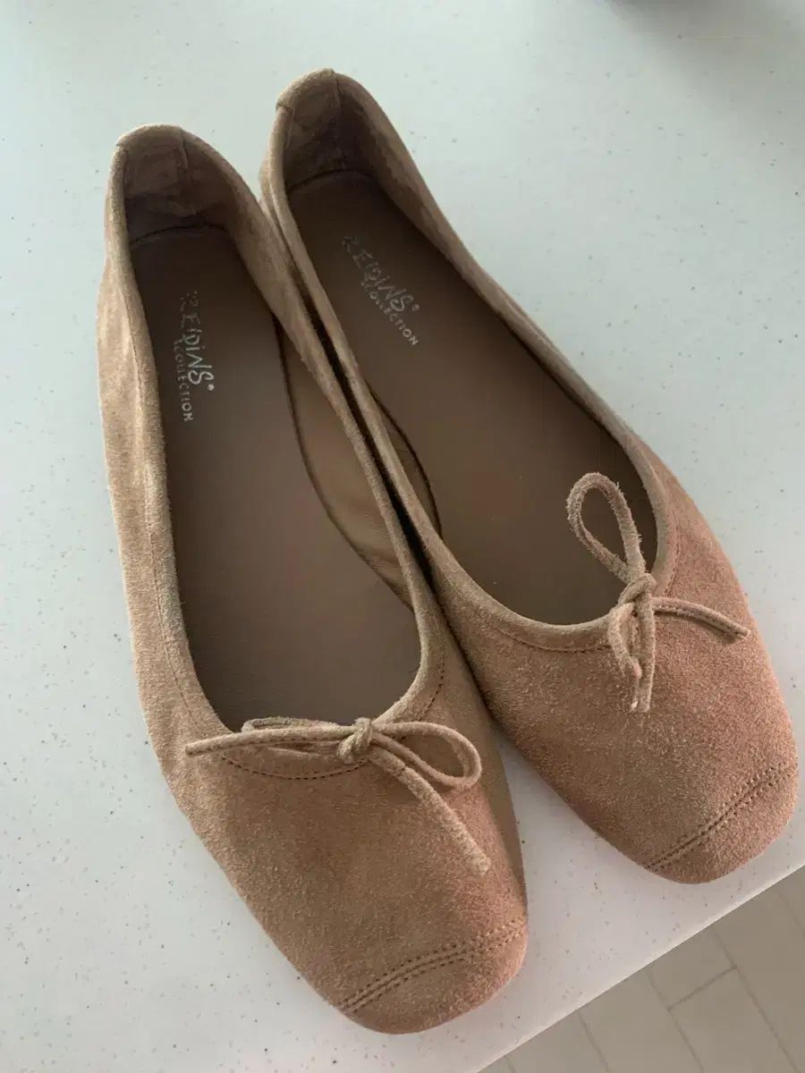 REQINS REQINS(レキンズ) ハーモニー バレリーナ スエード フラット ナチュラル 38 サイズ - メルカリ
