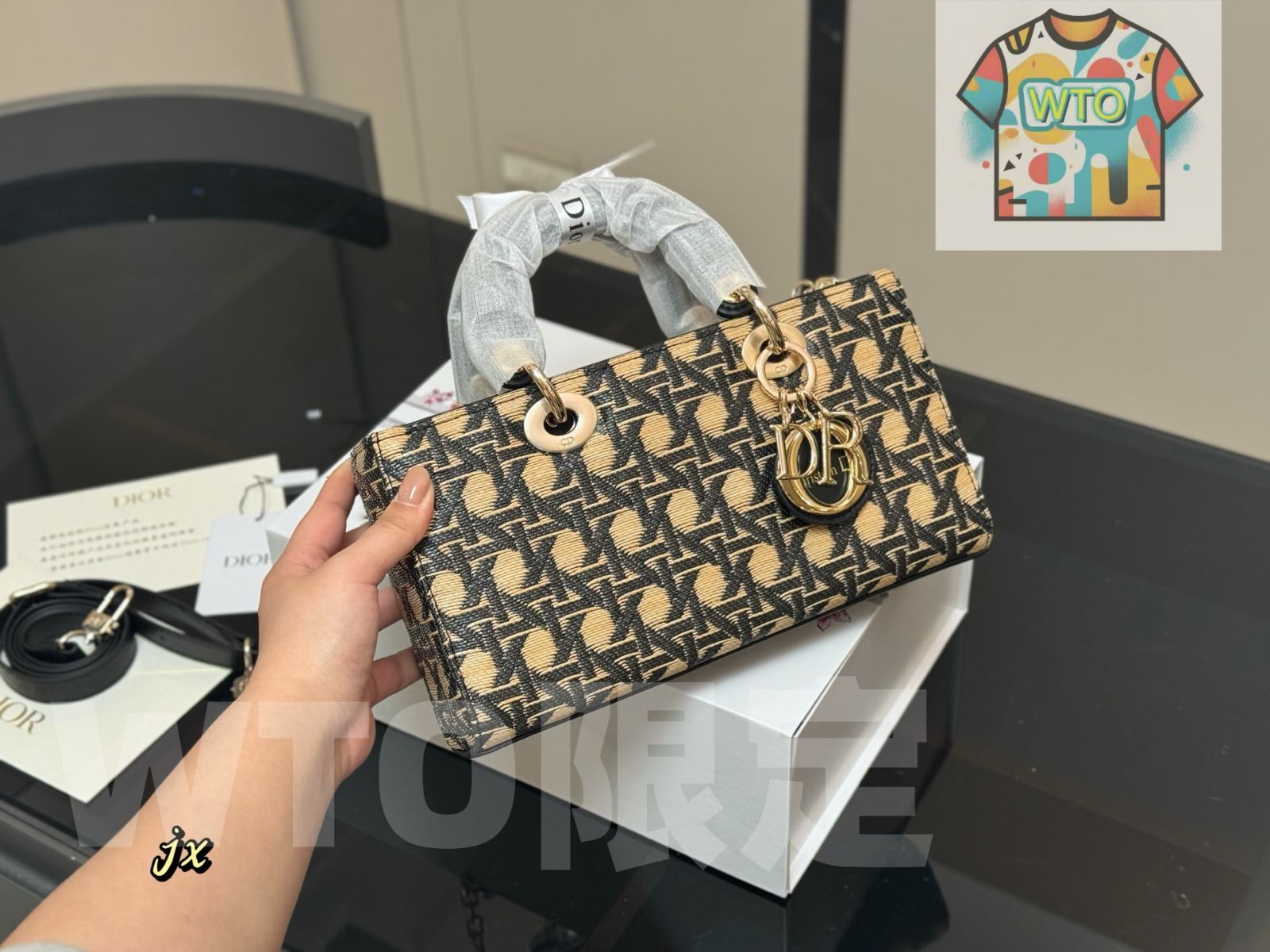 【今日WTO】Dior ディオール レディーD 横型バッグ シリーズ 二つのストラップが付いているのが特徴です-WTO輸入2-YL65 - メルカリ