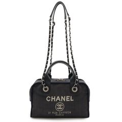 CHANEL シャネル テック ミー アウト チェーン フォンケース スマホ