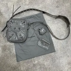 2025年最新】airpodsケース balenciagaの人気アイテム - メルカリ 2025年最新】airpodsケース balenciagaの人気アイテム - メルカリ